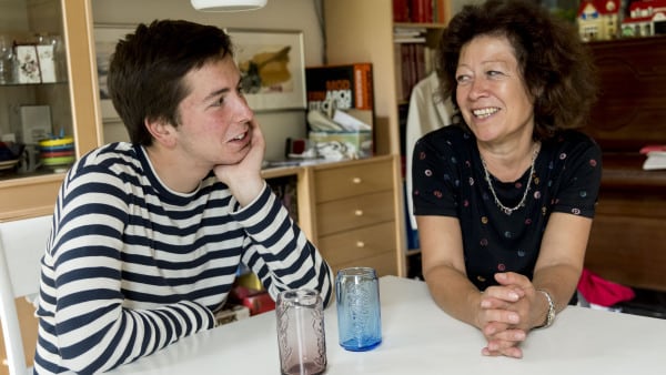 Sagen om de hjemløse unge får en lykkelig slutning: fire familier har ...