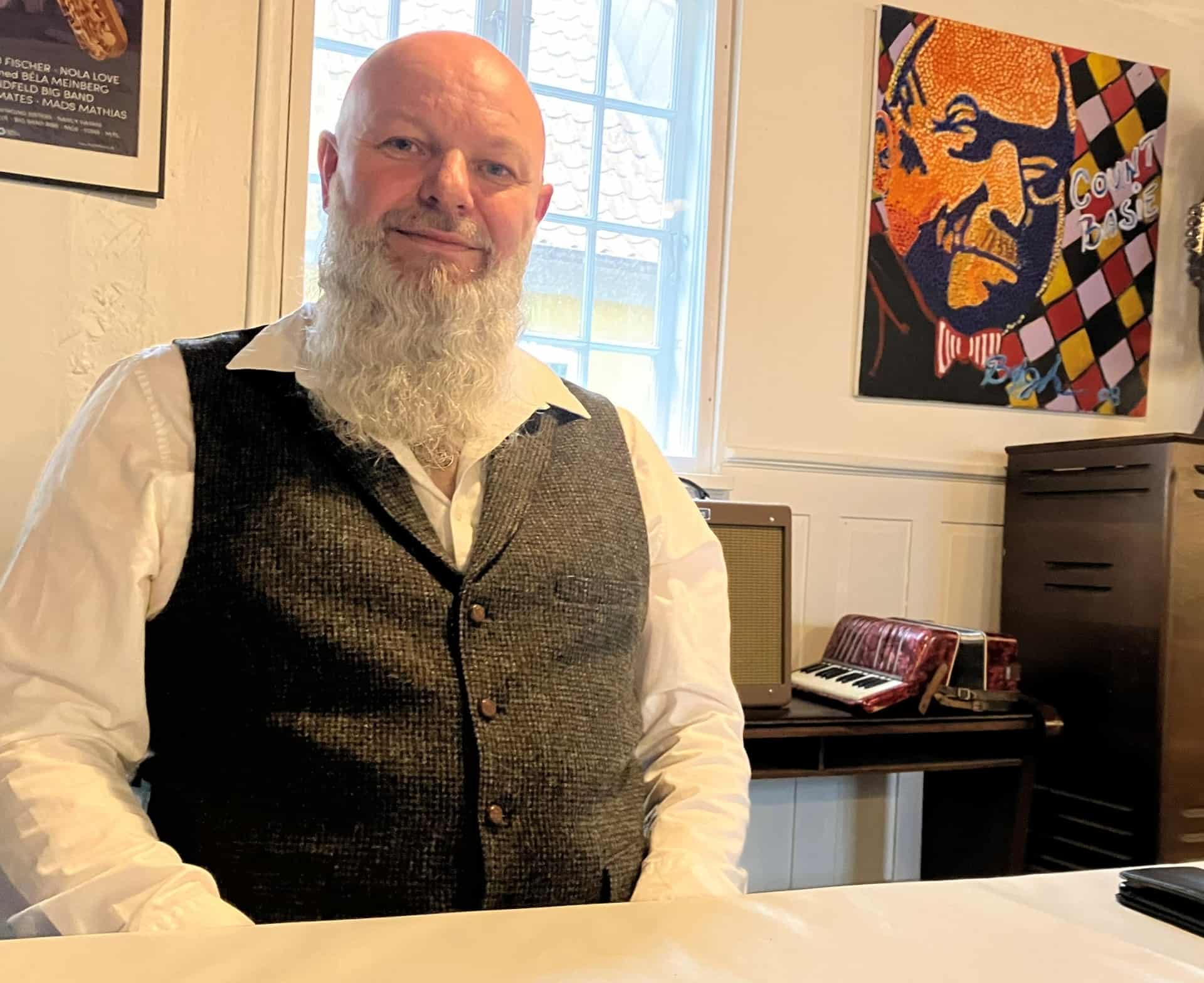 Som barn ville han hellere spille fodbold: Nu vender en af Danmarks allerstørste jazzpianister ...