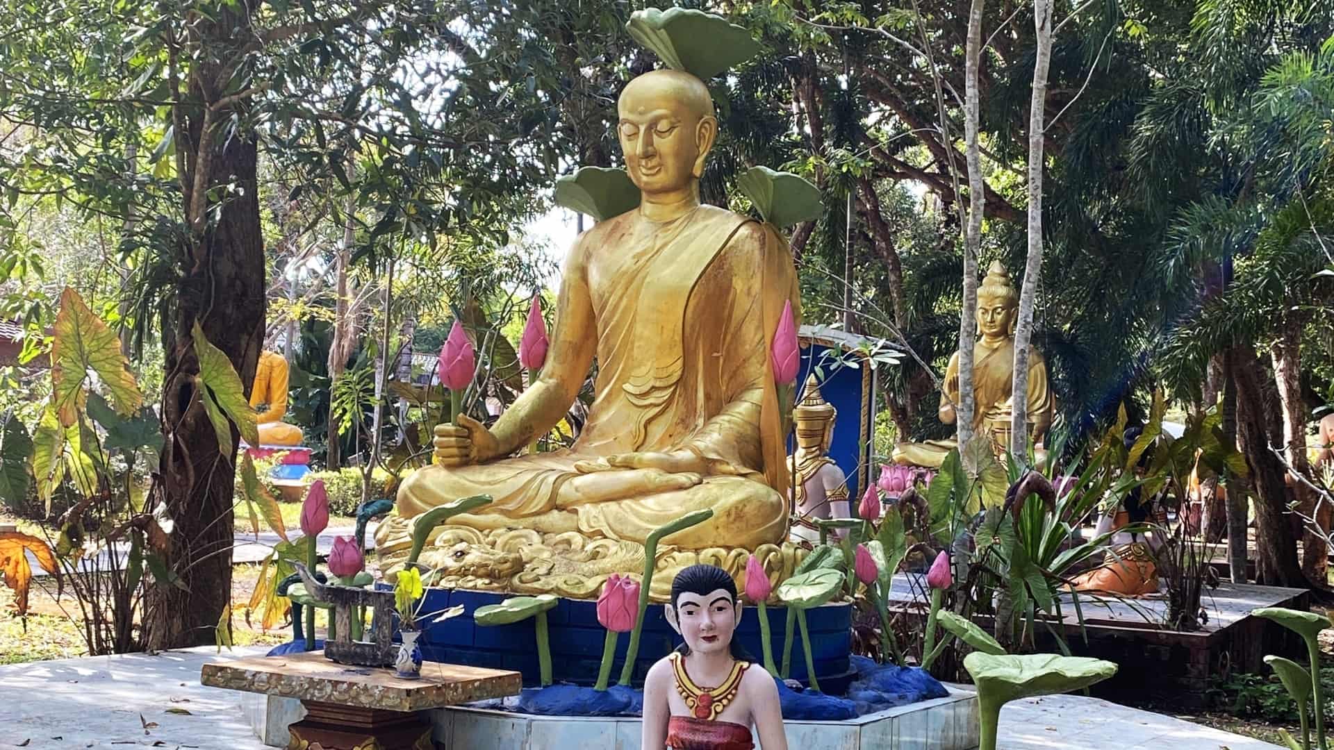 Thailand: Syd for Bangkok findes en park med over 1000 munkefigurer | jv.dk