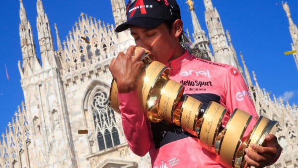 Cykelstjerne er ramt af corona kort efter Giro-triumf | avisendanmark.dk Cykelstjerne er ramt af corona kort efter Giro-triumf | avisendanmark.dk