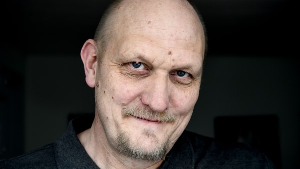 Trods smerter vil Frank arbejde, selv om jobbet ligger langt væk og ...