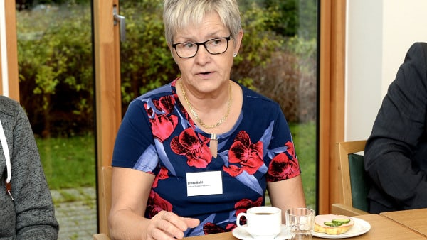 Thyra Frank på besøg i Ansager: Minister støtter kampen mod demens ...