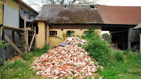 60.000 huse på landet bør rives ned 60.000 huse er så dårlige, at de ...