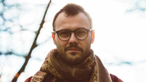 Singer/songwriter Marc Facchini optræder i NygadeHuset | jv.dk