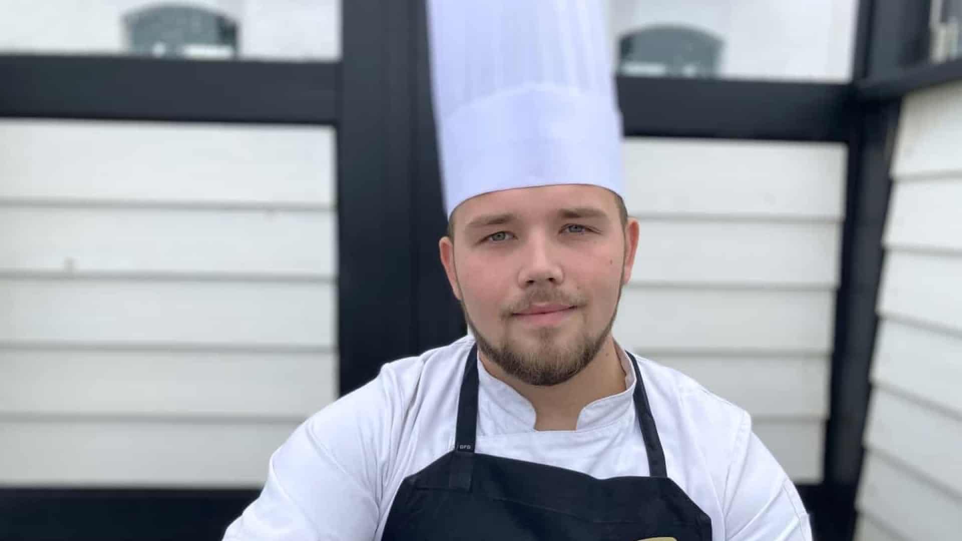 19-årige Magnus bliver chef for kriseramt hotel: - Jeg er så klar ...