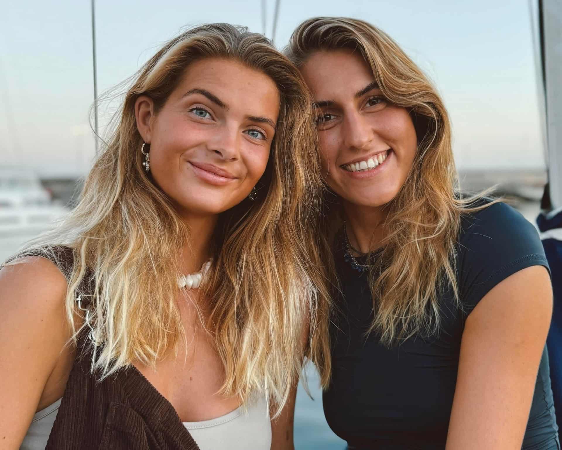 Anna og Rebecca er i gang med at sejle jorden rundt: Nu kan de skrive ...