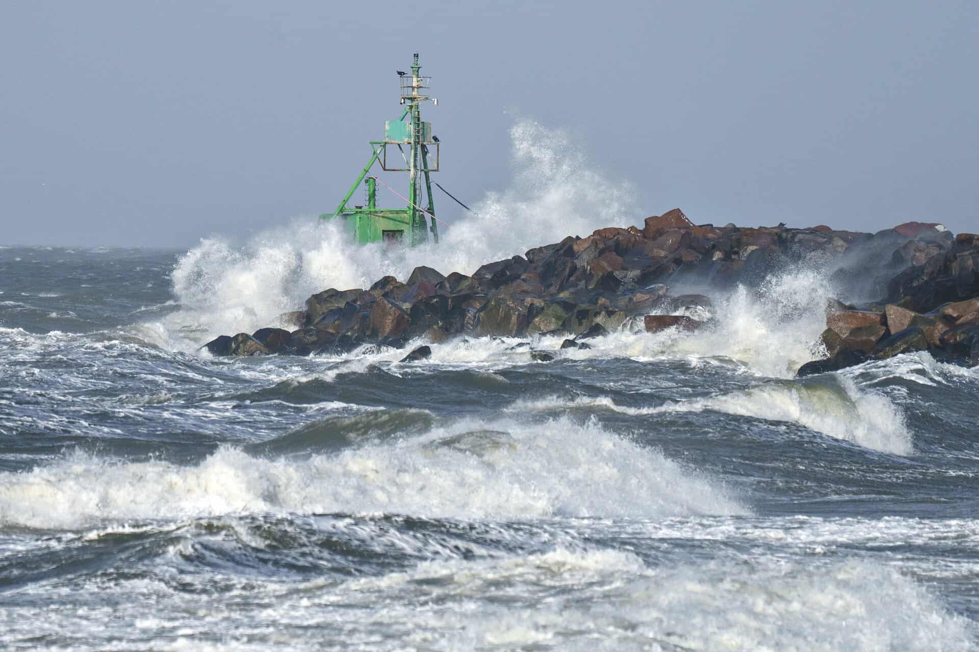 Alm. Brand varsler 100.000 kunder inden storm og øger beredskab ...
