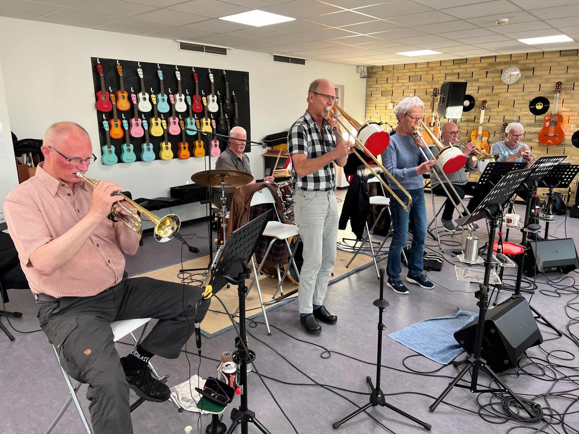 Peer dirigerer Danmarks måske sidste big band: - Falder et barnebarns ...