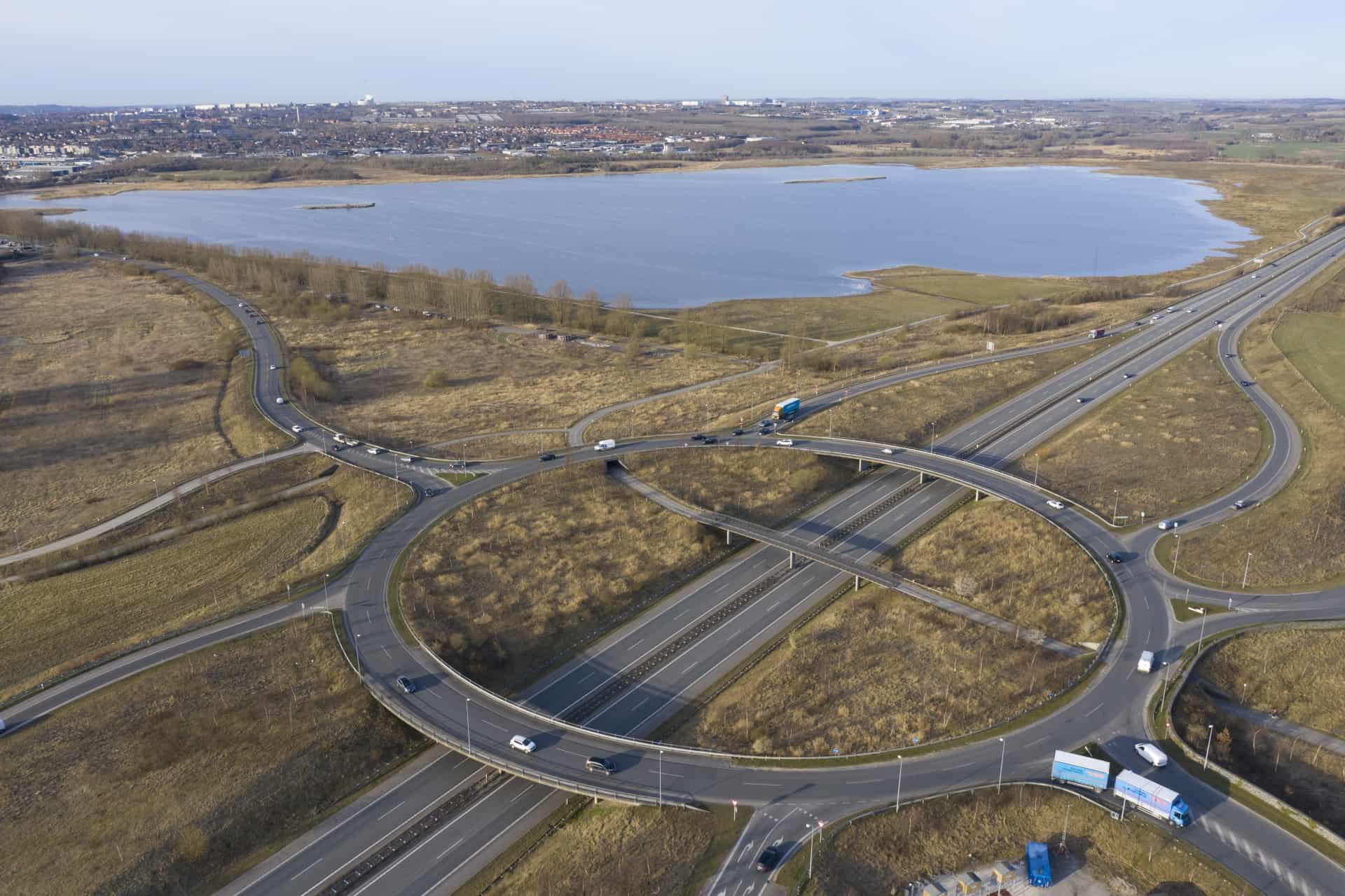 Den store trafikplan for Lystrupvej er klar i 2024: Rundkørsel risikerer at blive ombygget til ...