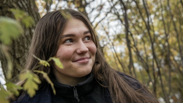 21-årige Mathilde skruede ned for venner og byture for at være statist ...