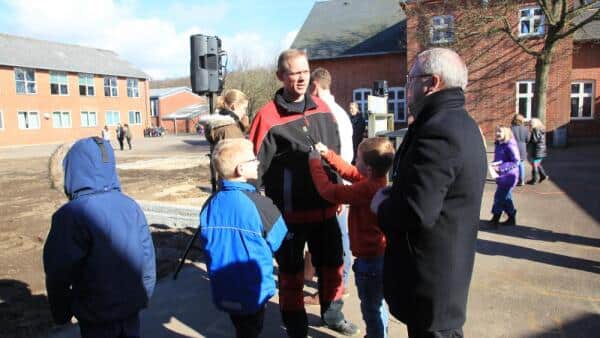 SE FOTOS: Borgmester tog første spadestik ny legeplads i Bramming | ugeavisen.dk