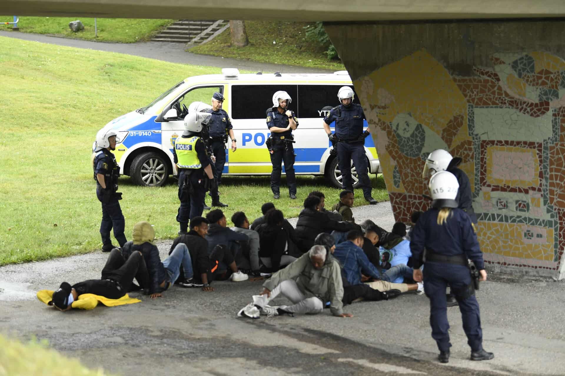 Omkring 20 personer udvises fra Sverige efter festivaloptøjer | faa.dk