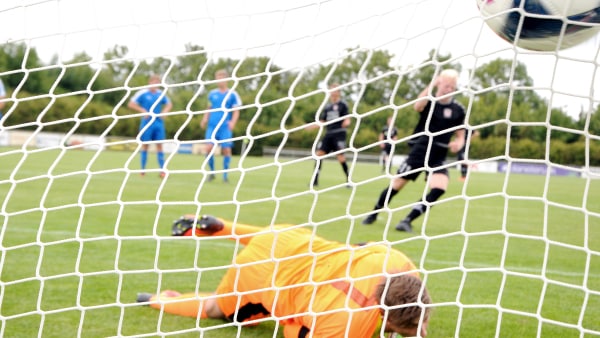 Premieren i fodbold var en uforløst forestilling for Varde | jv.dk