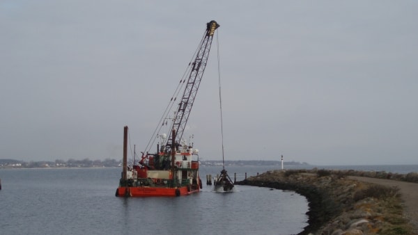 Stranden forsvinder i Risskov: Forsøg med at hælde nyt sand på skal ...