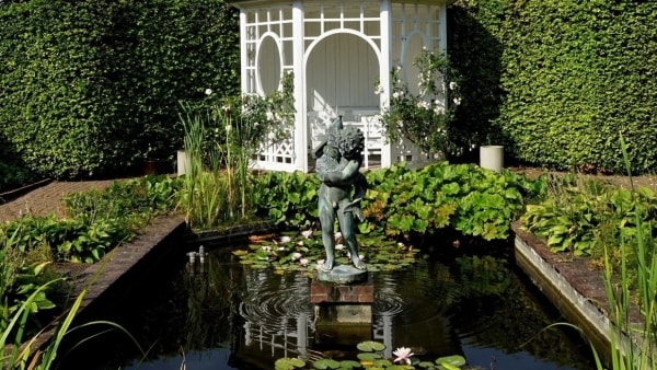 Lokal kirke inviterer til walk-in-vielse i parkidyl | ugeavisen.dk