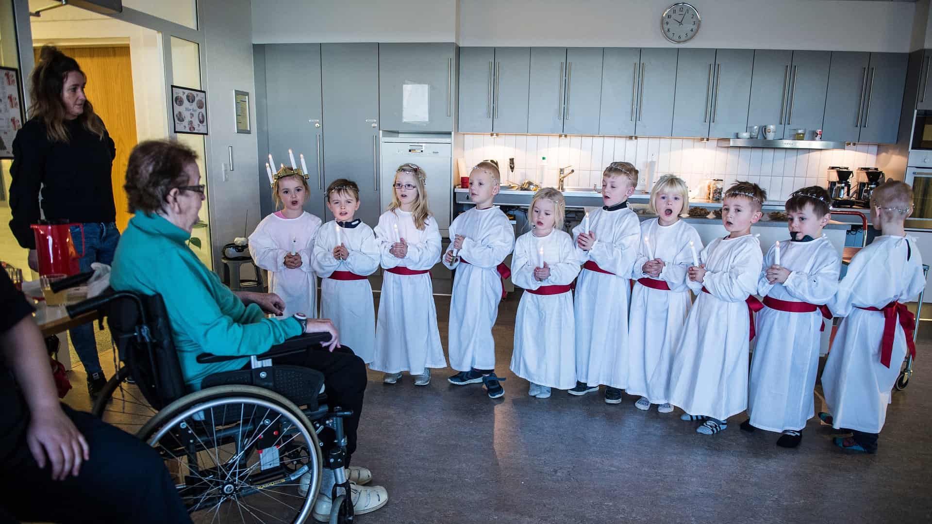 Lucia-optog for de ældste går viralt: Facebook-video har fået flere ...