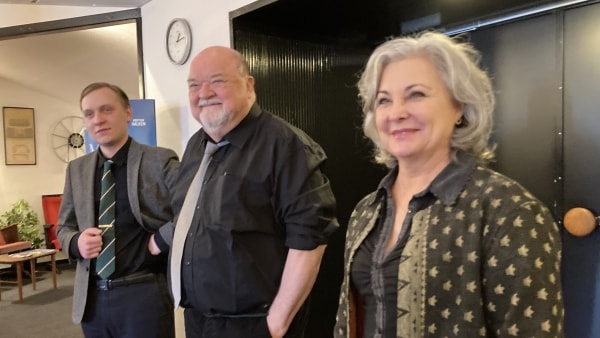 Flemming Jensen og Ann Hjort står på scenen i ny GRINdsted Revy: Vi ...