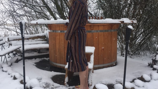 Peter vinterbader i haven | ugeavisen.dk