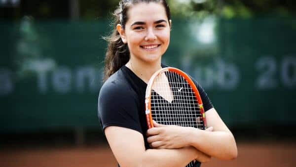 Tennis sender Amina på college | jv.dk