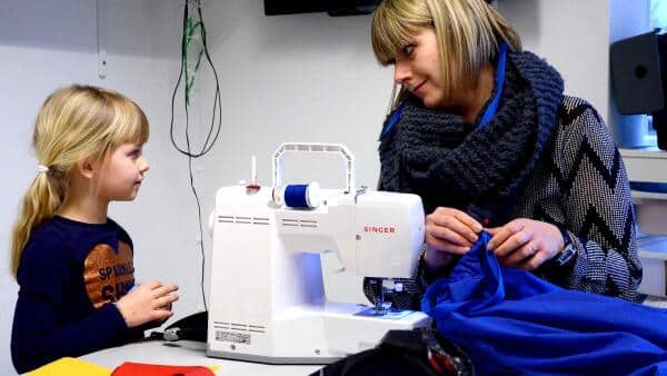 SE BILLEDERNE: Børn laver selv deres fastelavns-kostumer | ugeavisen.dk