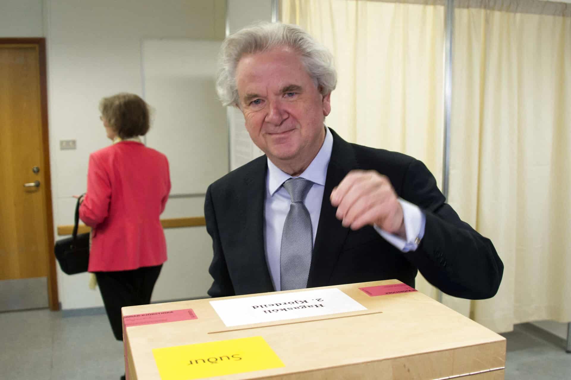 Fra populær statsminister til skurk | faa.dk