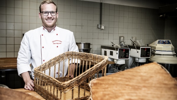 Bagermester tager ældgammel tradition i brug: Daggammelt brød anvendes ...