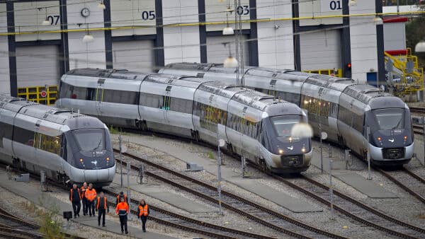 DSB-personale nedlægger arbejdet: Hele landet ramt af forsinkelser og ...