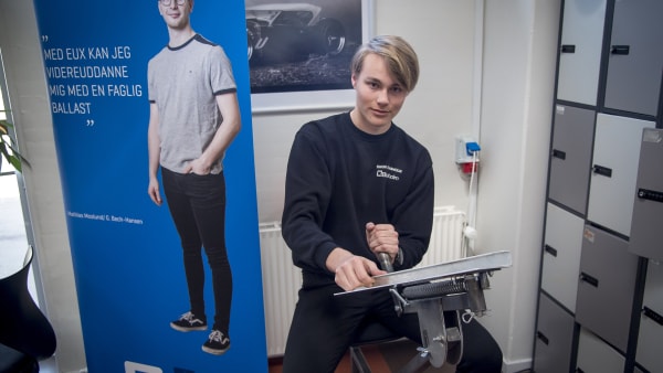 Simon bliver både student og smed: Det er ikke så svært | jv.dk