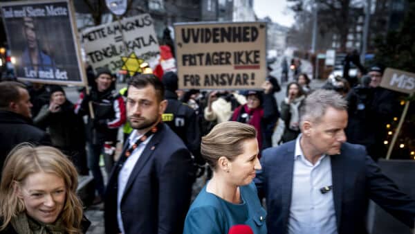 Mette Frederiksen: Nogen skulle have advaret inden aflivning af mink ...