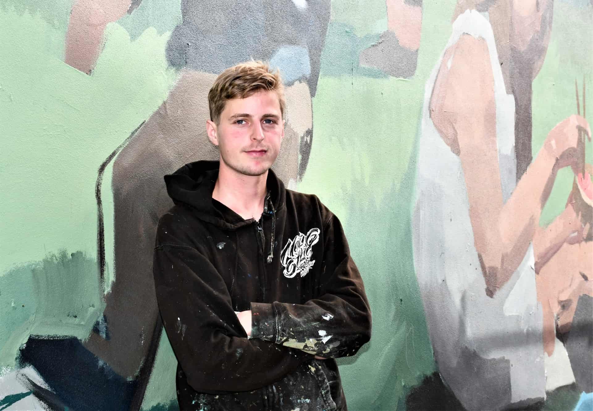 Se video: Andreas maler i 10 meters højde | ugeavisen.dk