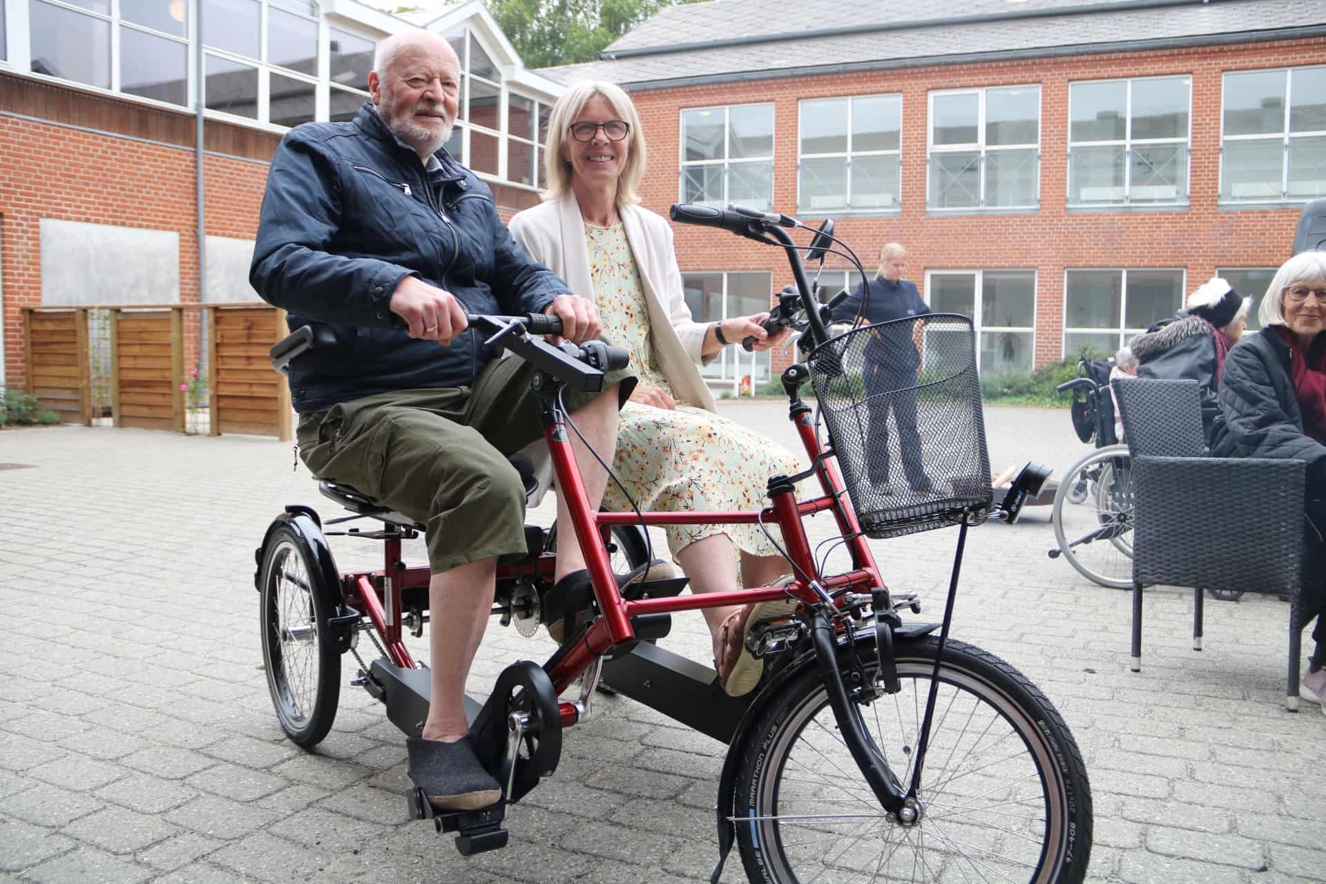 Ud på tre nye hjul: Plejehjemsbeboere cykler selv med på tur i Ribe ...
