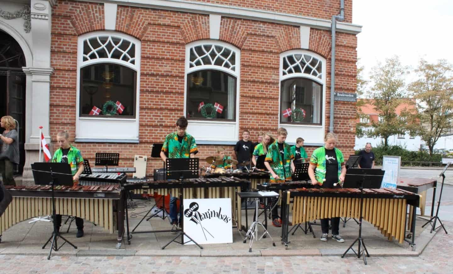 Festlig afslutning med caribiske rytmer og sømandsviser | ugeavisen.dk