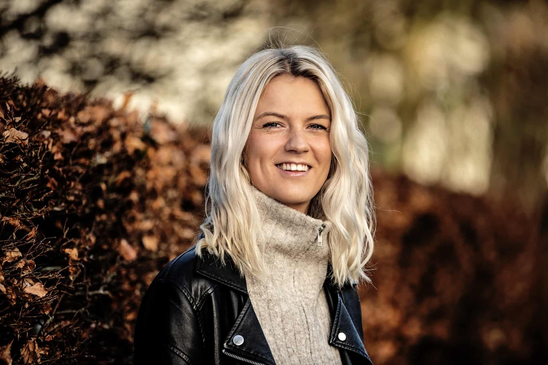 Mathilde bliver boende i det lille samfund: - Jeg er tryg ved, at alle ...