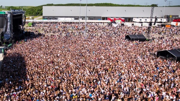 Glem Phil Collins og Northside: 20.000 fester i Aarslev i 100 året for ...