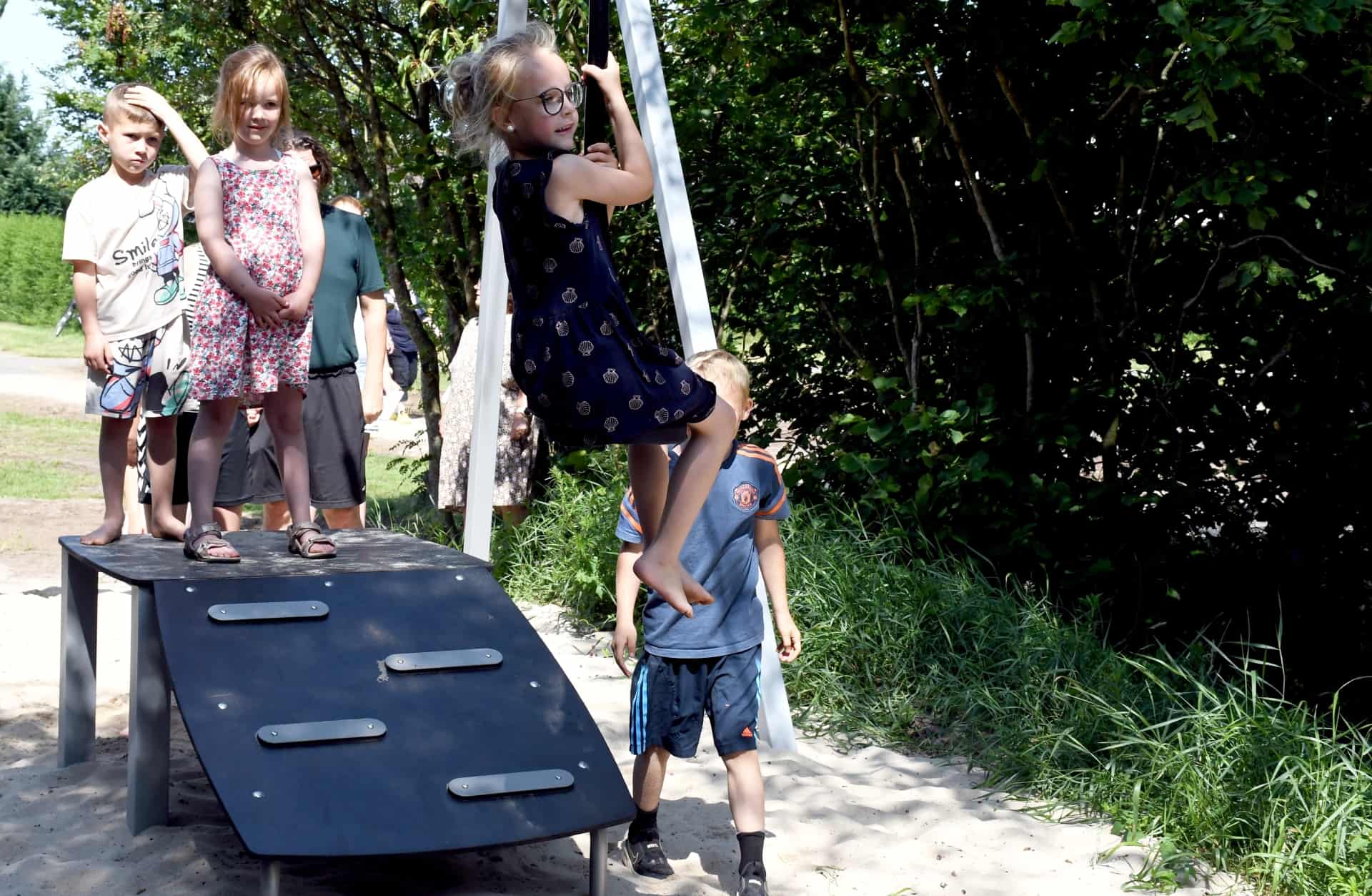 Se de mange billeder: Børn godkendte den nye legeplads i Østbyen | ugeavisen.dk