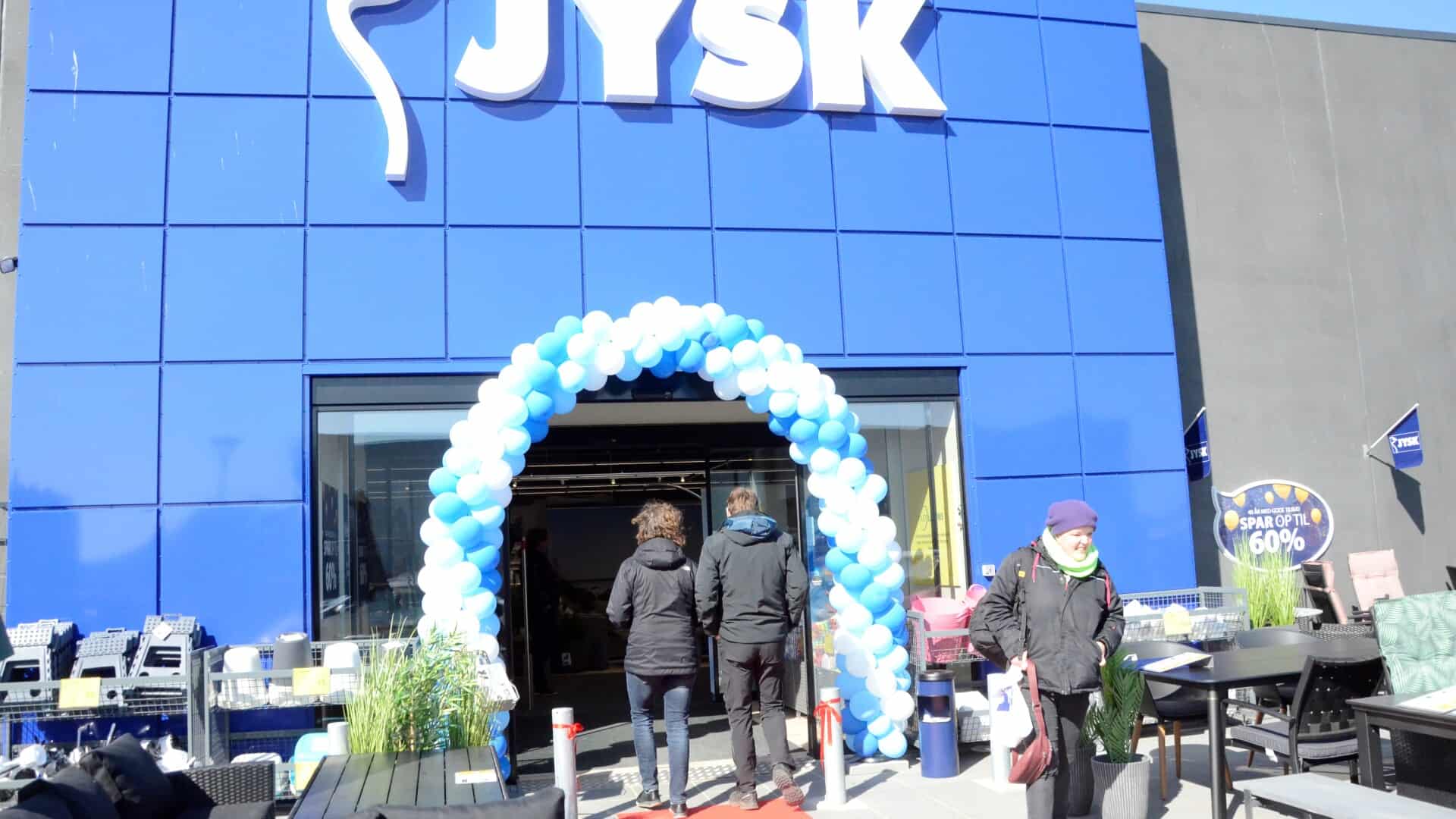 Jysk åbnet med balloner, rød løber og masser af kunder | ugeavisen.dk