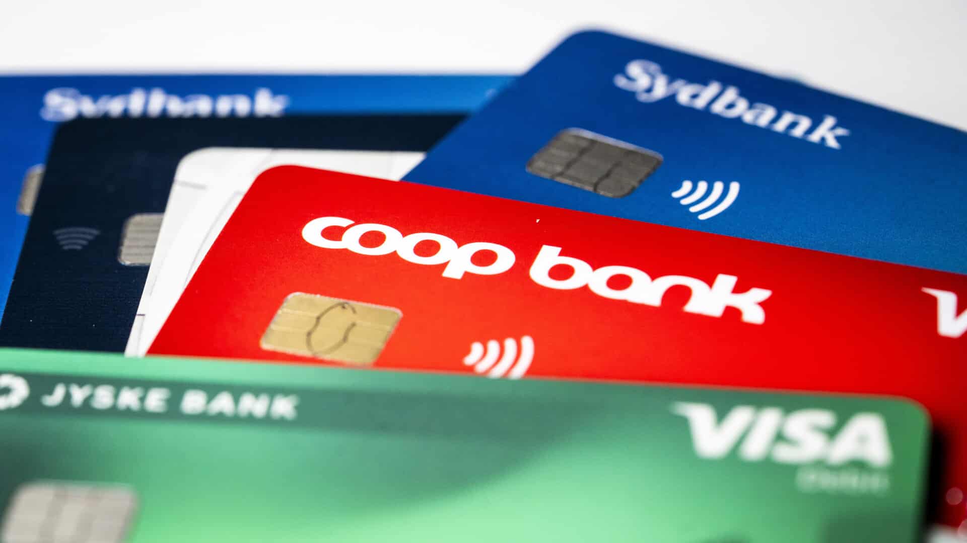 Falske bankbude har været på spil: To personer franarret kreditkort og ...
