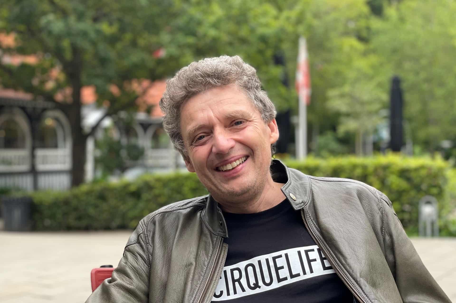 Som dreng blev han spottet ved et busstop: Nu er han verdensstjerne og særligt glad for Aarhus ...