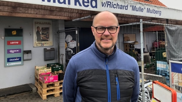 Mulle bringer ud til både arresten og de gamle, for han er købmand for ...