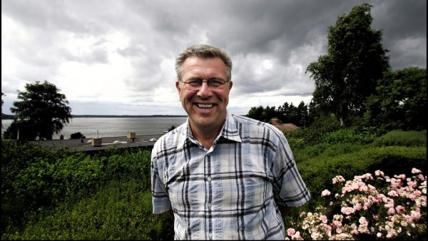 Luftkaptajnen blev groundet. Til gengæld tog crooneren over. Stefan ...