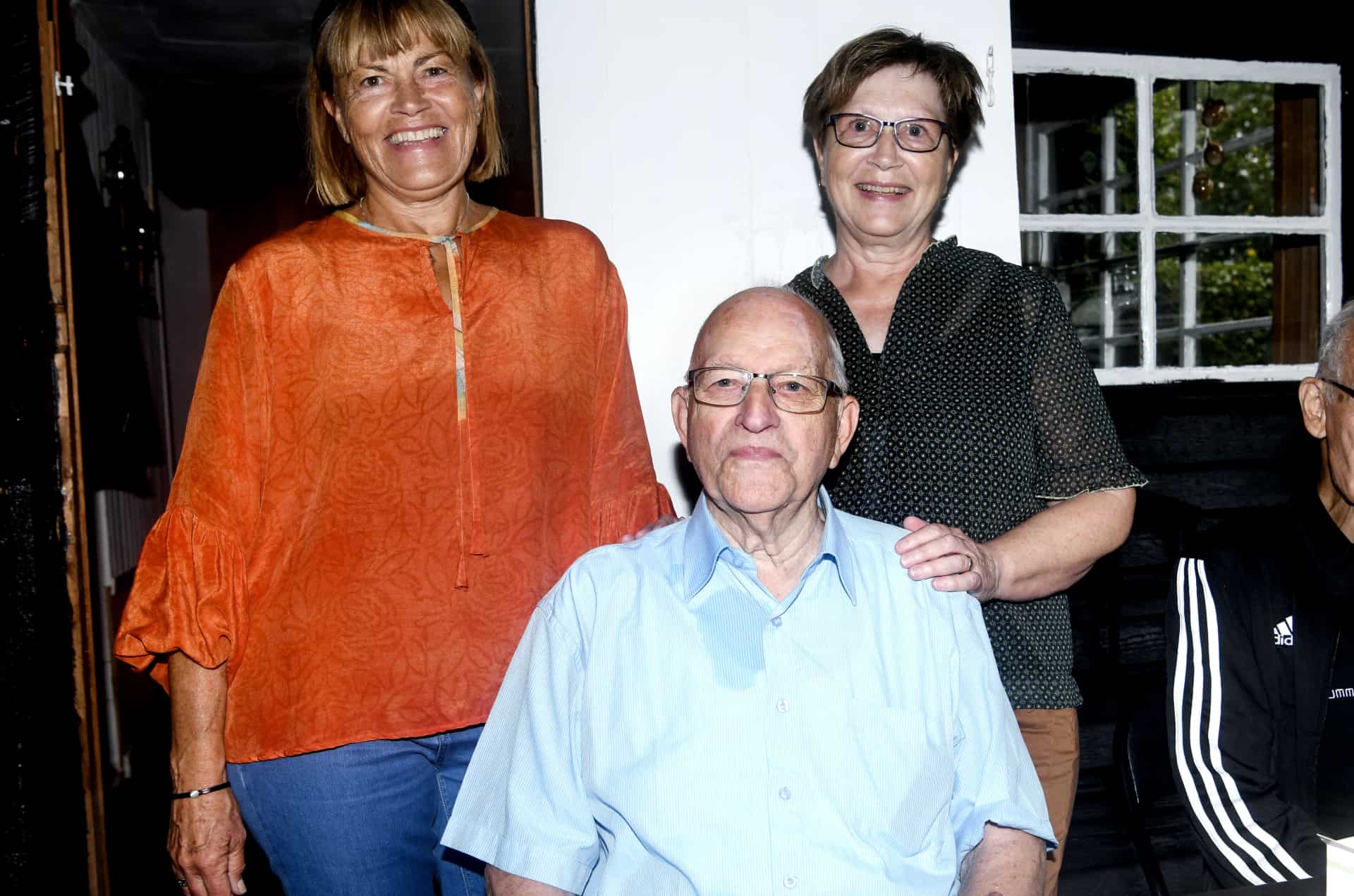 Martin fejrede 95 års fødselsdag med sine stavgang-venner | jv.dk