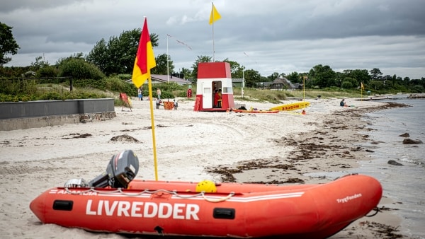 Strandalarm: Pas på vinden og hold øje med det gule flag | ugeavisen.dk Strandalarm: Pas på vinden og hold øje med det gule flag | ugeavisen.dk