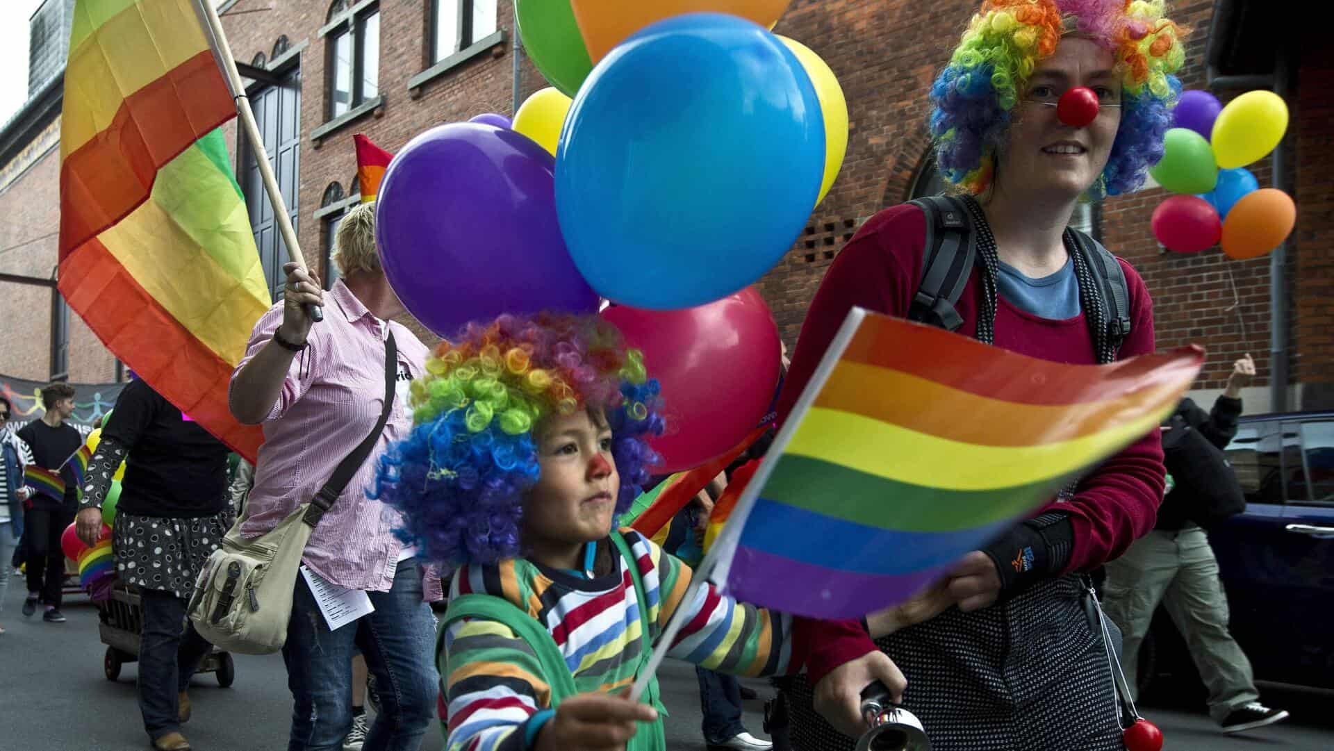 Regnbuefest i midtbyen | stiften.dk