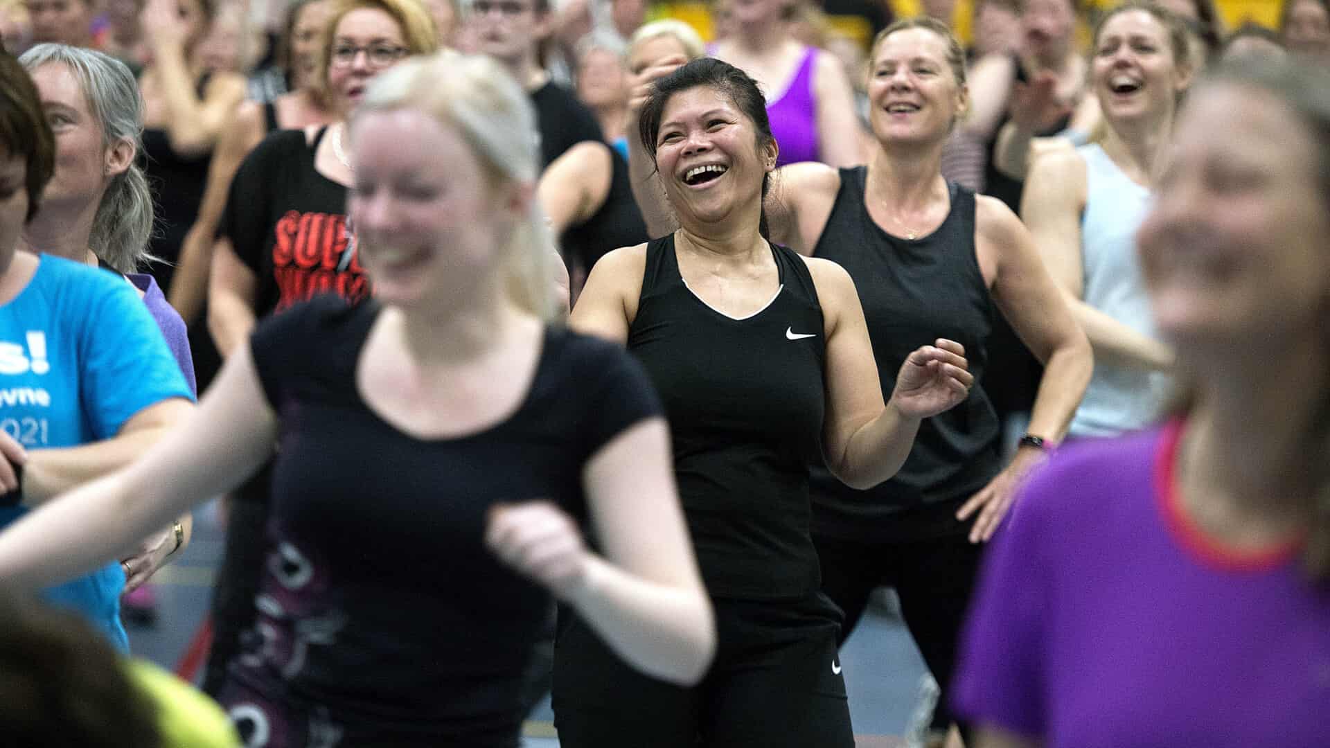 420 svingede hofterne med tv-kendisser | ugeavisen.dk