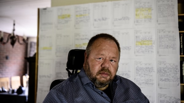Et 'grotesk' papirarbejde: Peter med muskelsvind er blevet sat på noget ... Et 'grotesk' papirarbejde: Peter med muskelsvind er blevet sat på noget ...
