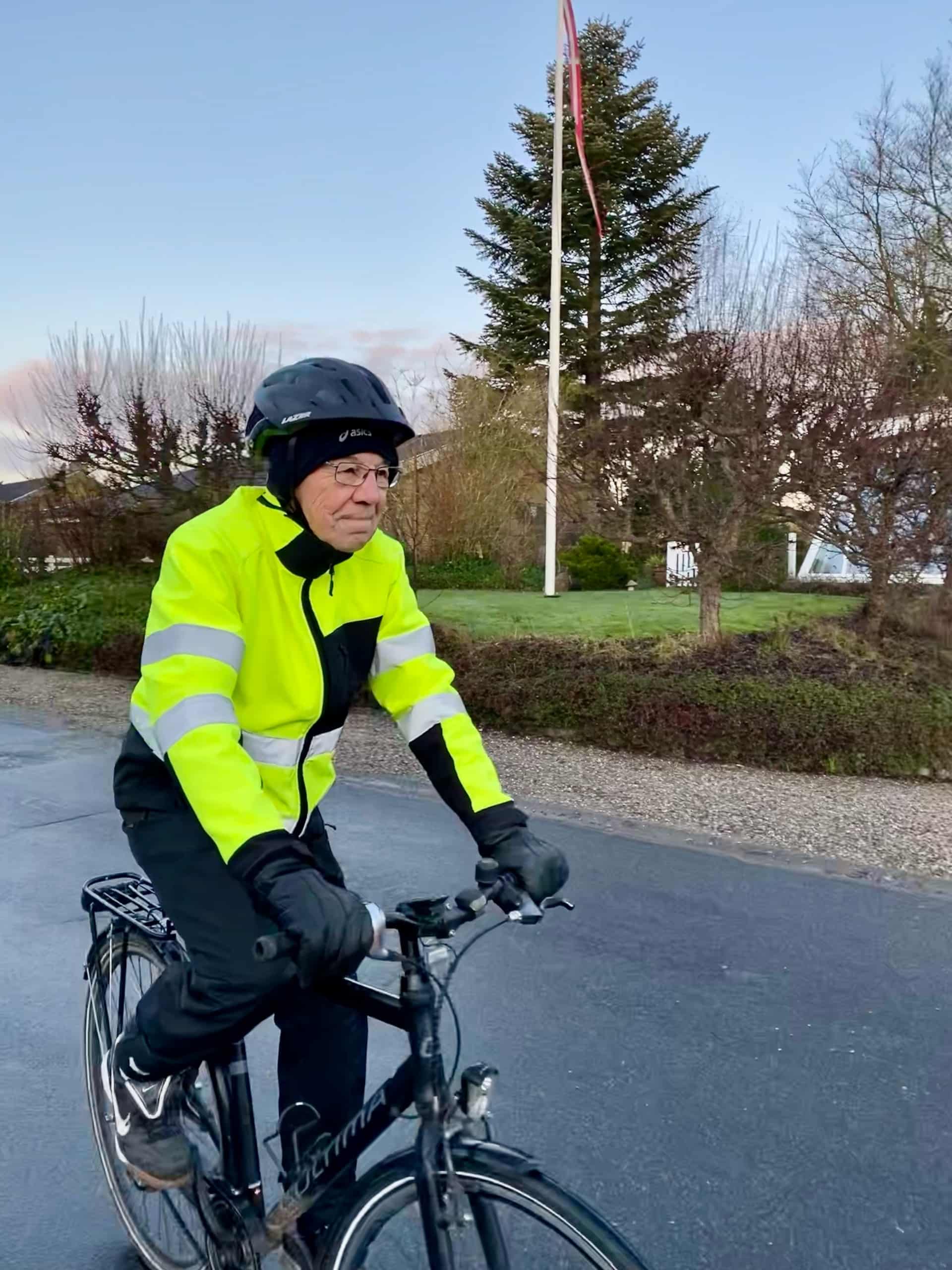 83-årige Flemming cykler minimum 30 kilometer om dagen: - Jeg har det ...