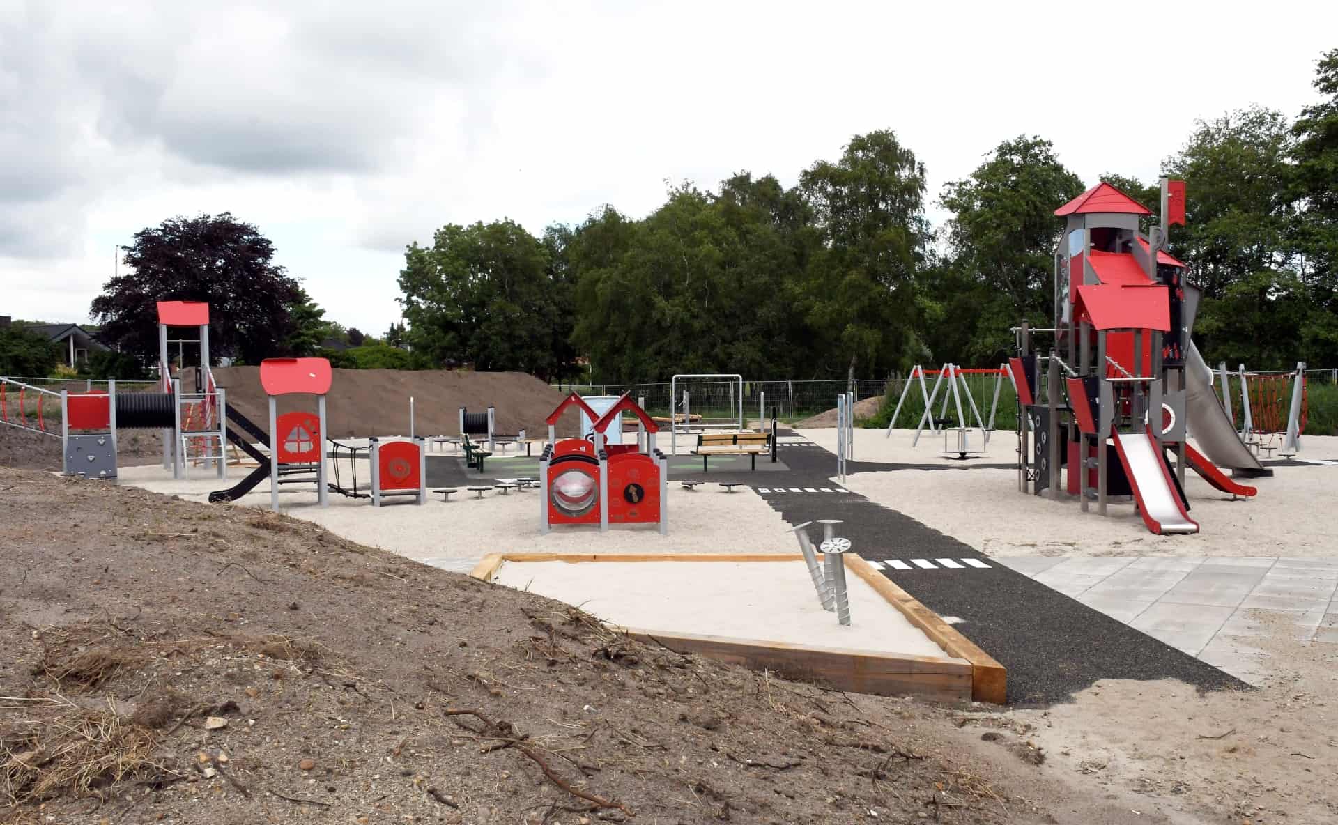 Østbyens nye legeplads er ved at være færdig: Kom og se på alle mulighederne for at lege med ...