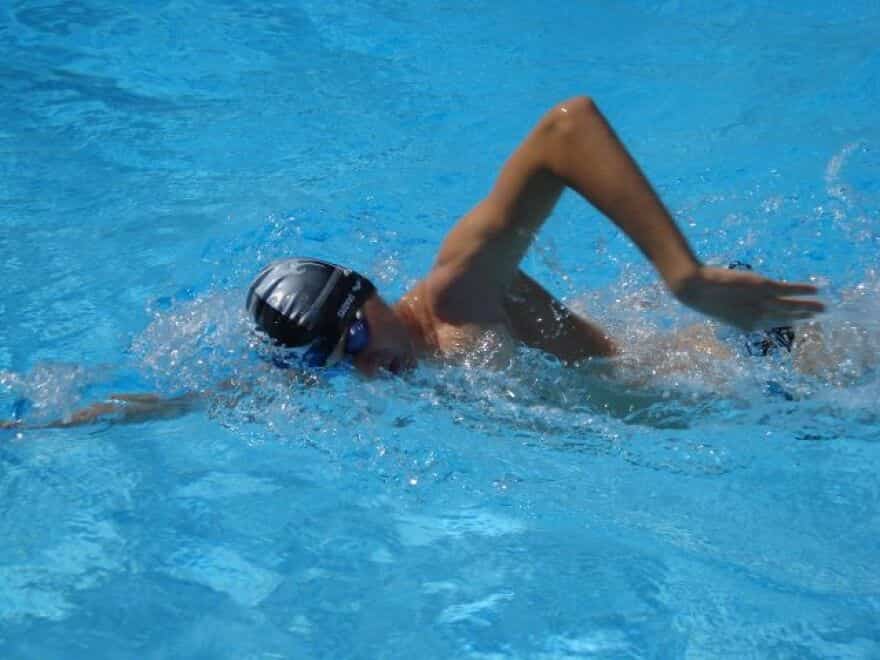 17-årig svømmer får pris på sin fødselsdag | stiften.dk