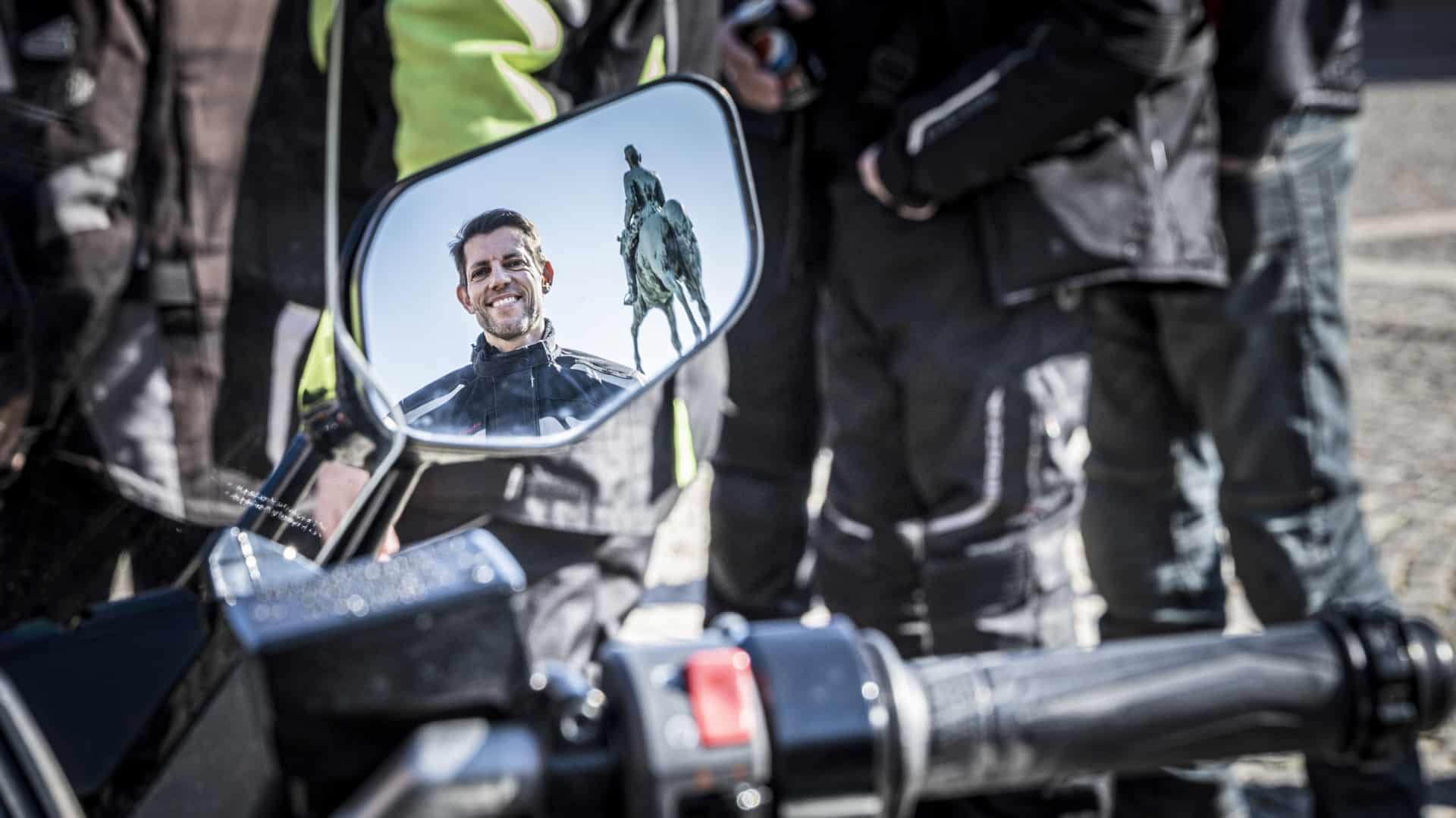 Se video: Efter 20 år som motorcykelbetjent prøver Kenneth MC-træf fra ...