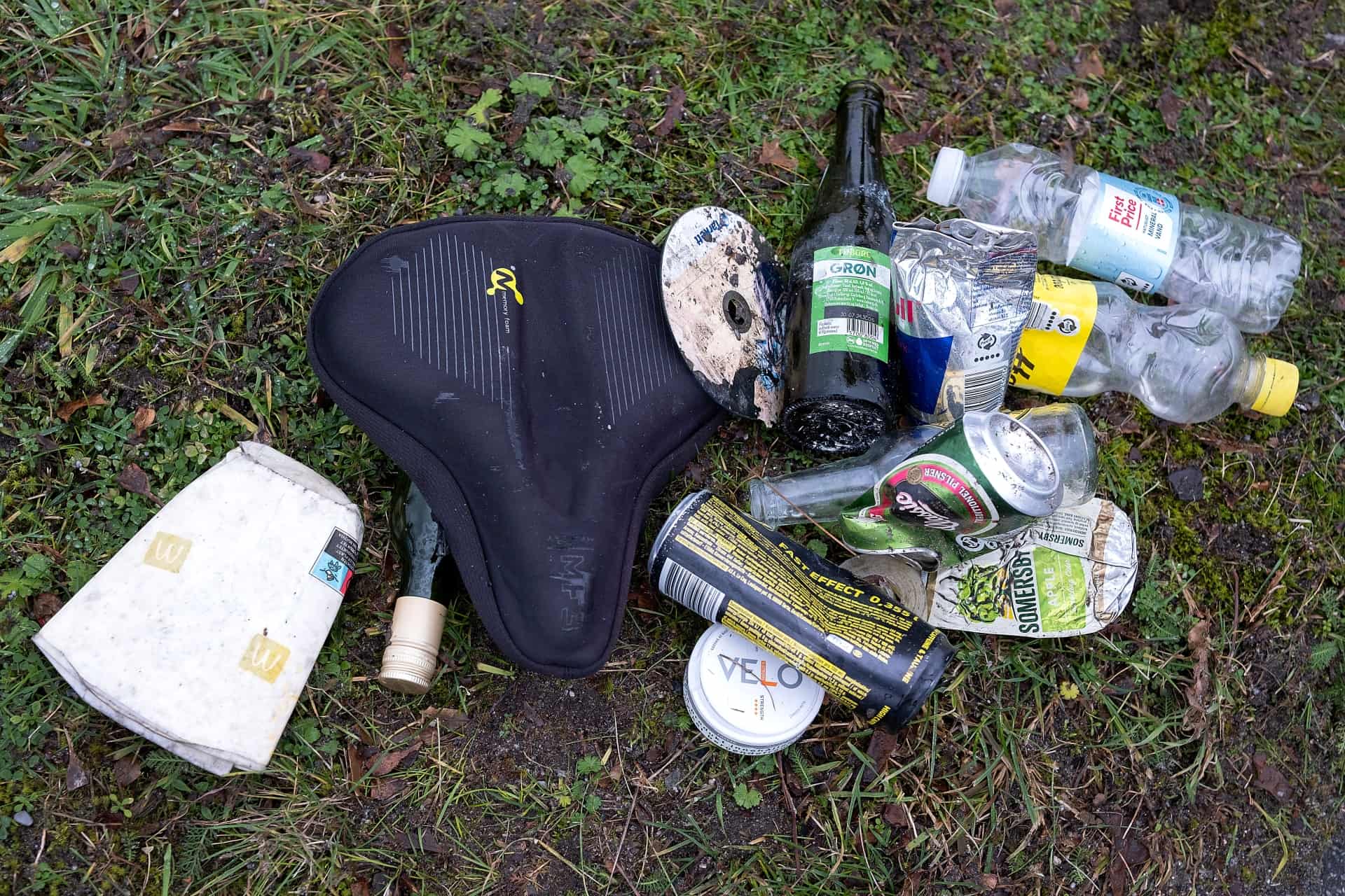 På cykelturen til arbejde samler Janni skrald og pantflasker: Pengene ...